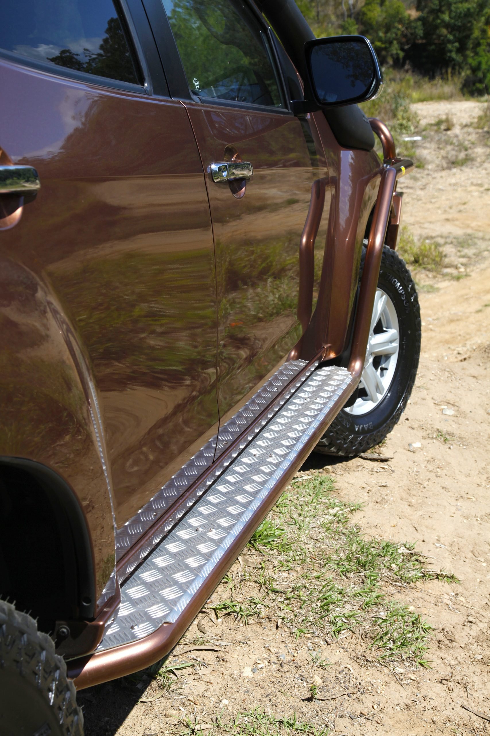 RV DAILY | TJM Side Bar and Steps - Isuzu MUX