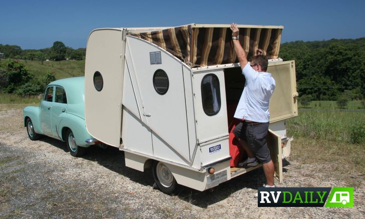 Access to this Vintage Van Takes Your Folding - RV Daily