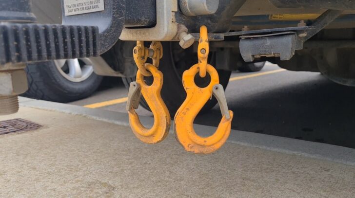 Yellow hooks - are they legal for towing?