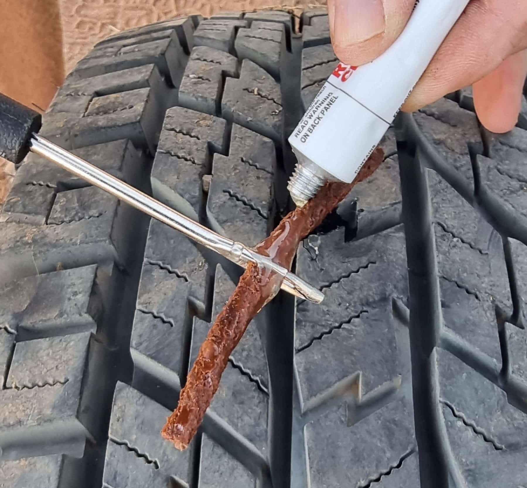 How to repair a tubeless tyre with a plug