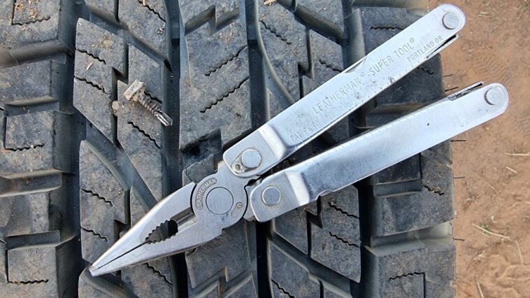 How to repair a tubeless tyre with a plug